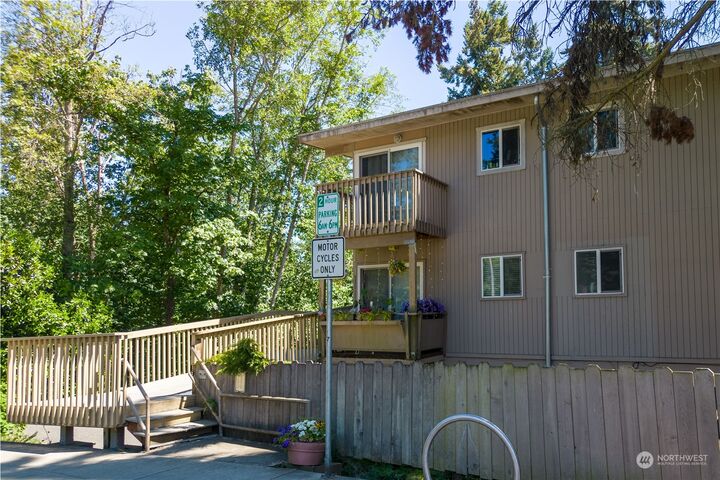2 bed Bainbridge Island home for sale: 465 Winslow Way E 215 ...