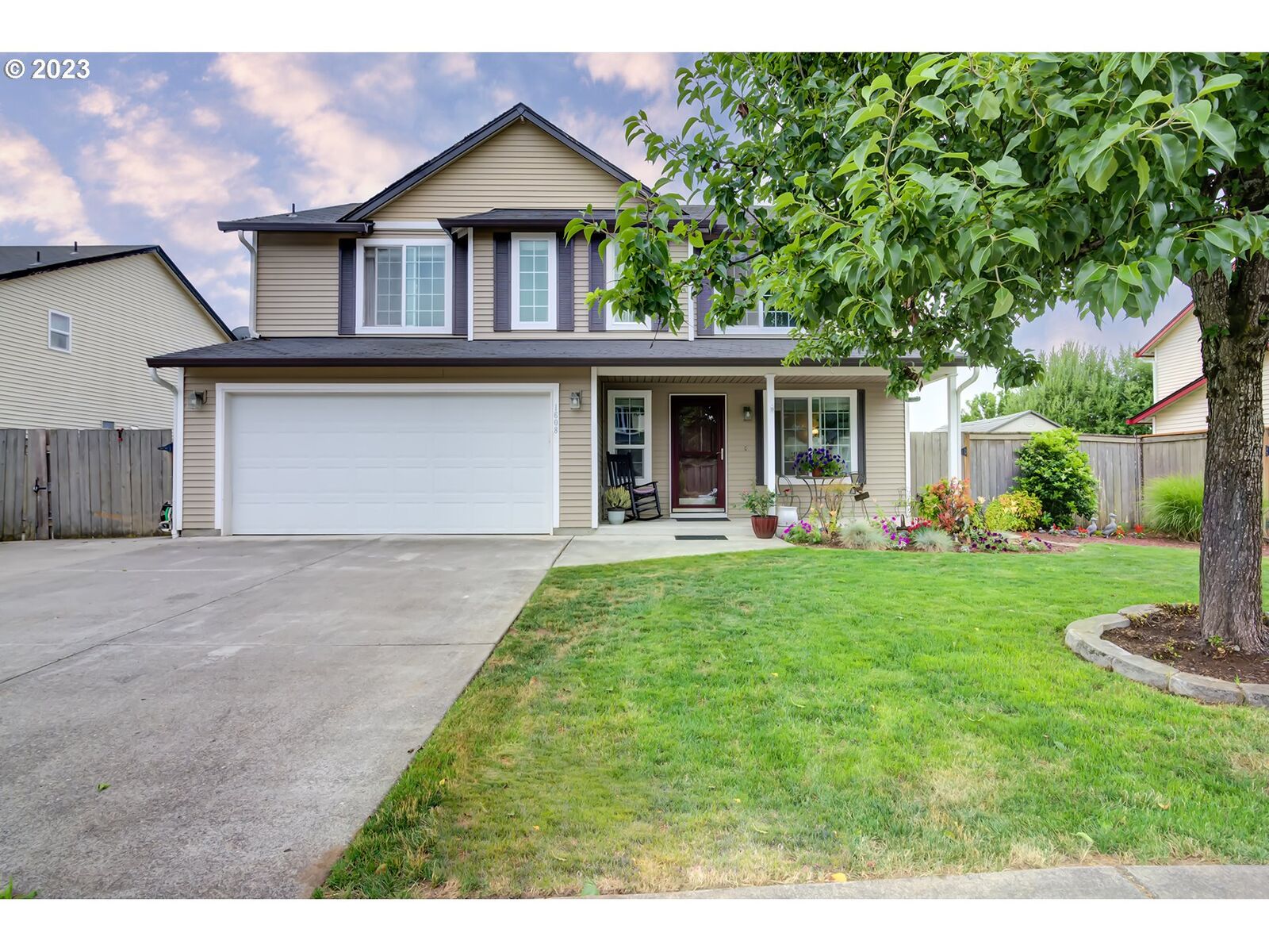 House for sale in La Center: 1608 E 4th Way, La Center, WA 98629