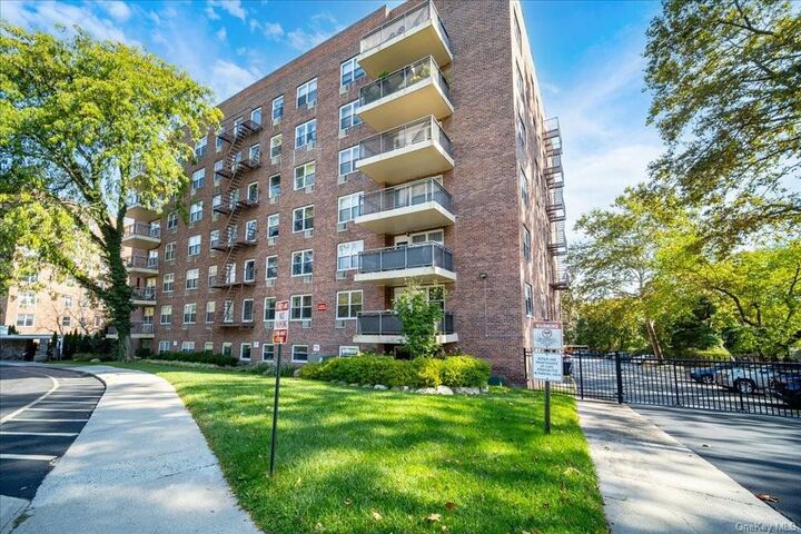 2 bed Spring Valley home for sale: 40 S Cole Avenue 3C, Spring Valley ...