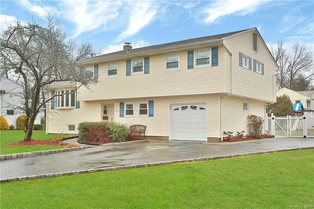 5 bed Orangeburg home for sale: 66 Dutch Hollow Drive, Orangeburg, NY 10962