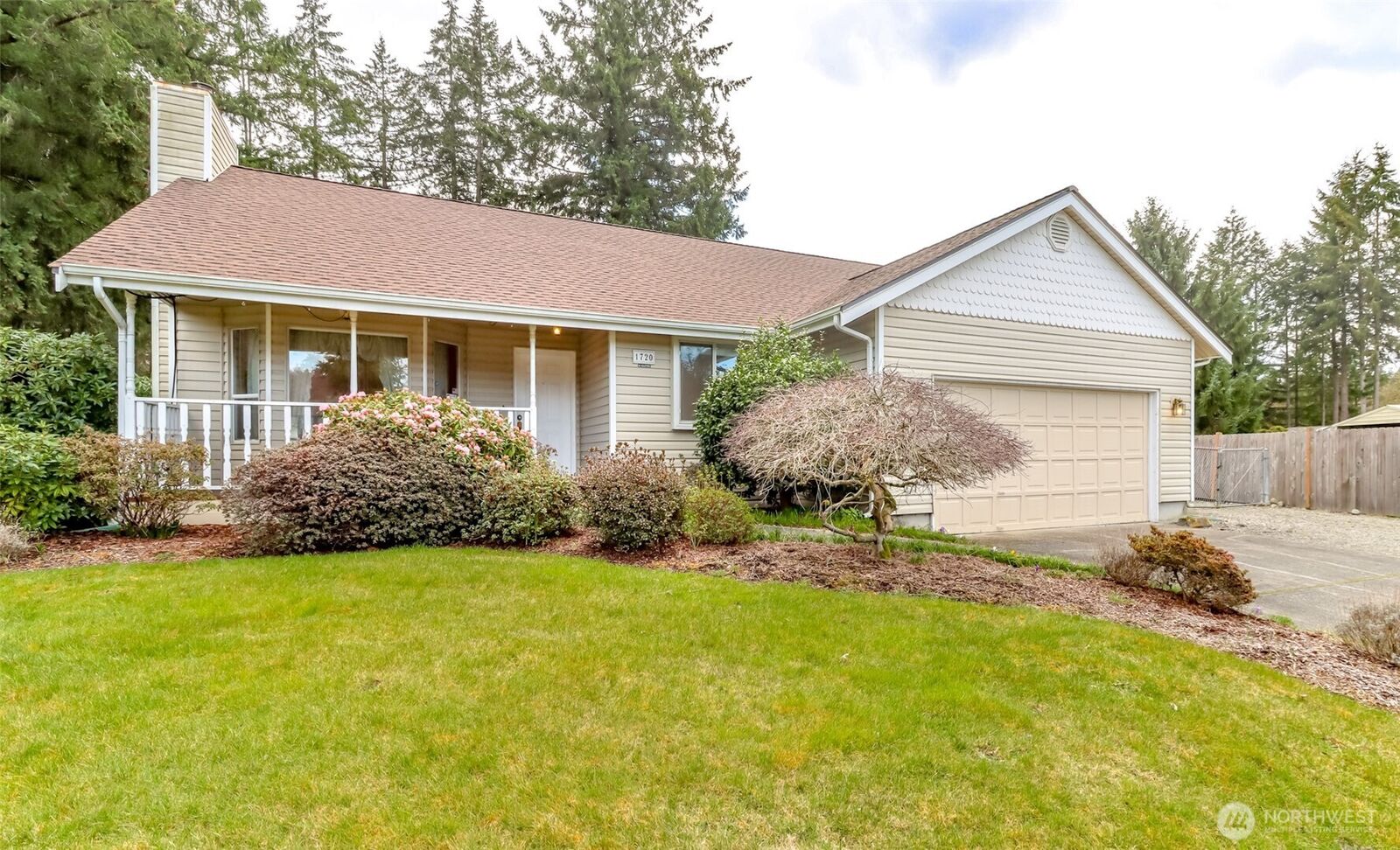 House for sale in Spanaway: 1720 157th Street Ct S, Spanaway, WA 98387