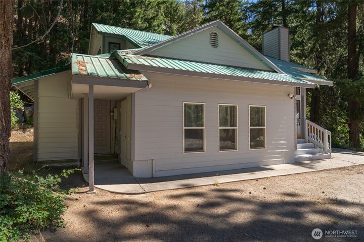 3 bed Entiat home for sale: 17976 Entiat River Road, Entiat, WA 98822